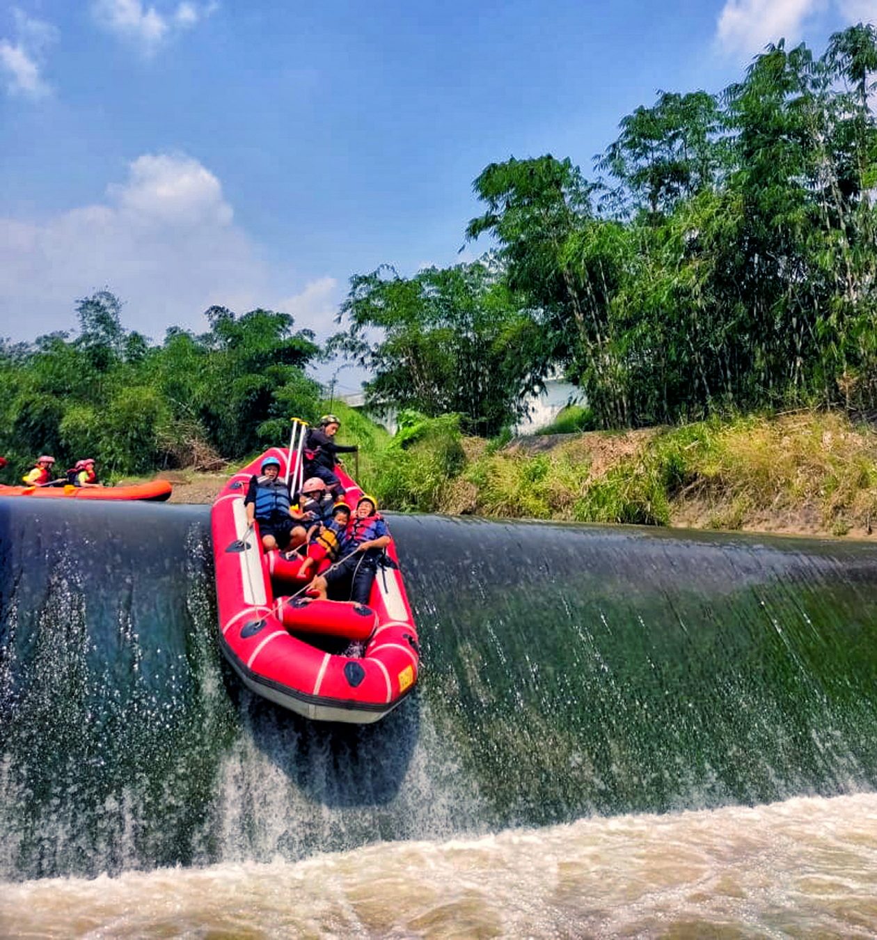 Rafting Cisadane Mulai 175rb | Operator Resmi Rafting di Bogor
